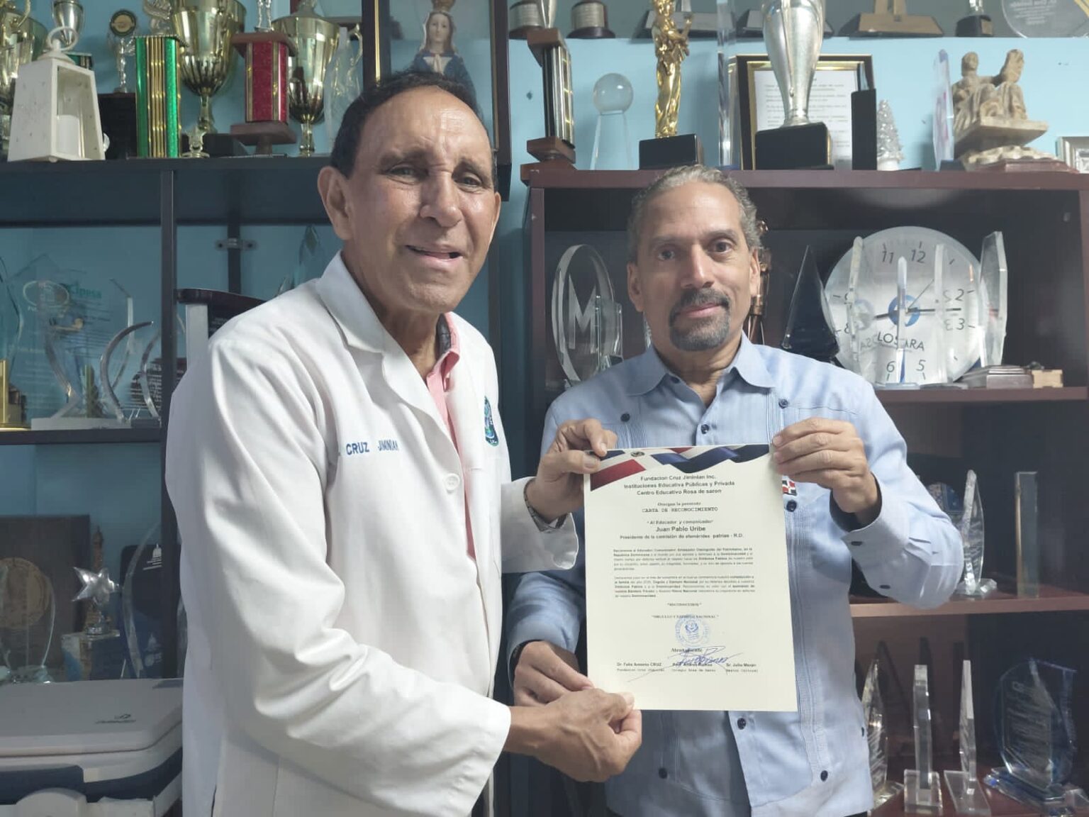 Reconocen labor de Juan Pablo Uribe por valores patrios dominicanos